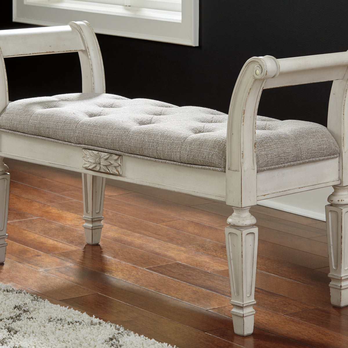 Realyn Accent Bench – Nashville Furniture Outlets